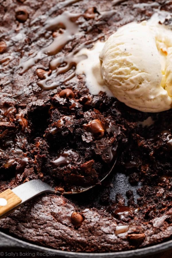 How to Make a Skillet Brownie - Sally's Baking