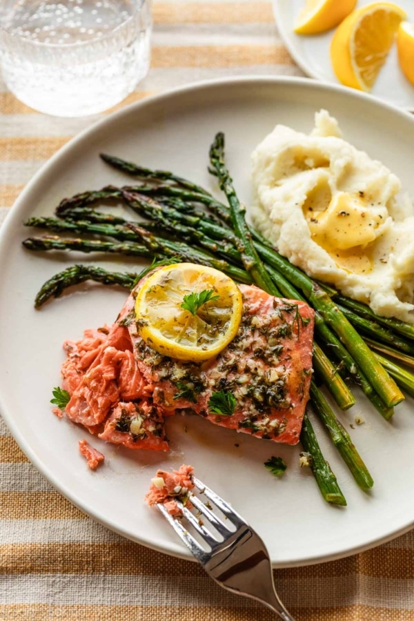 Baked Lemon Garlic Salmon (25 Minutes) - Sally's Baking