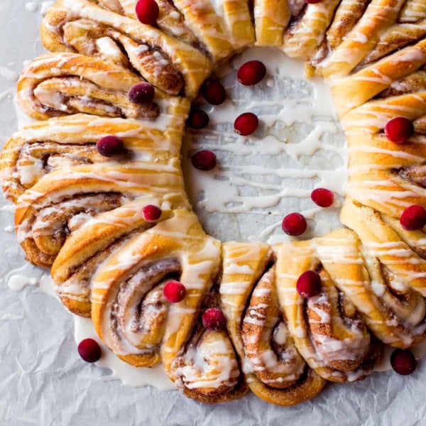 Cinnamon Roll Wreath - Sally's Baking