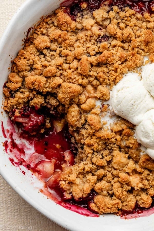 Spiced Pear Berry Crumble - Sally's Baking